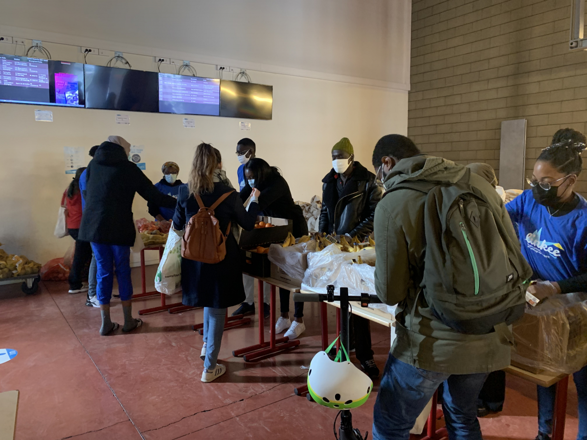 Distribution de colis alimentaires - IUT de Bobigny - Université ...