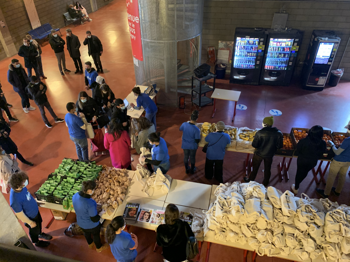 Distribution de colis alimentaires - IUT de Bobigny - Université ...